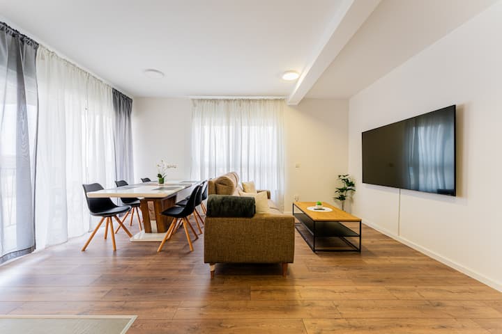 Flex Selfcheckins 99/2 Bedrooms / Parking / Loggia - Zagreb
