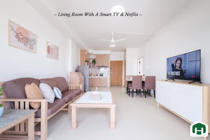 Spacious 1-bd (65sq.m) Apartment Near Sathorn Area - Bangkok