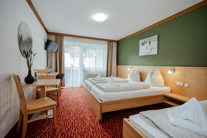 Eschenhof Bed | Breakfast - Dreibettzimmer 105 - Kaprun