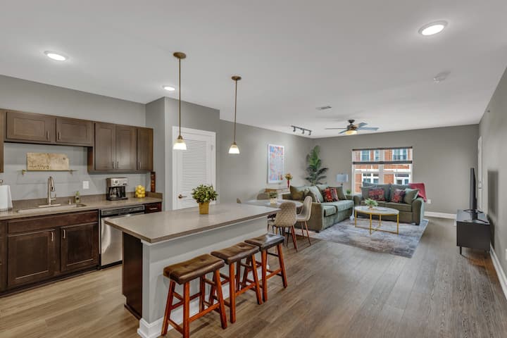 Lovely Lawrence Loft - Lawrence, KS