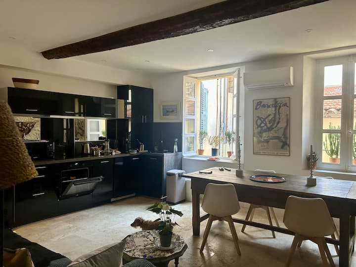 3 Pieces Au Calme: Vieil Antibes - Antibes