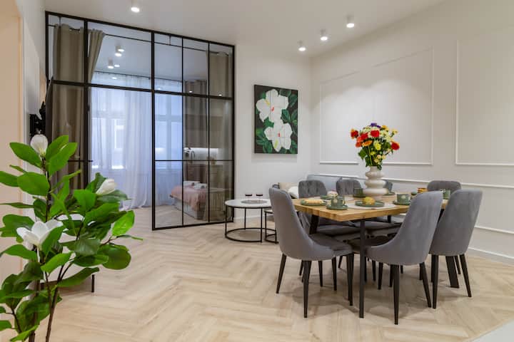 White Magnolia 4 Bedroom Premium + Parking - Kraków