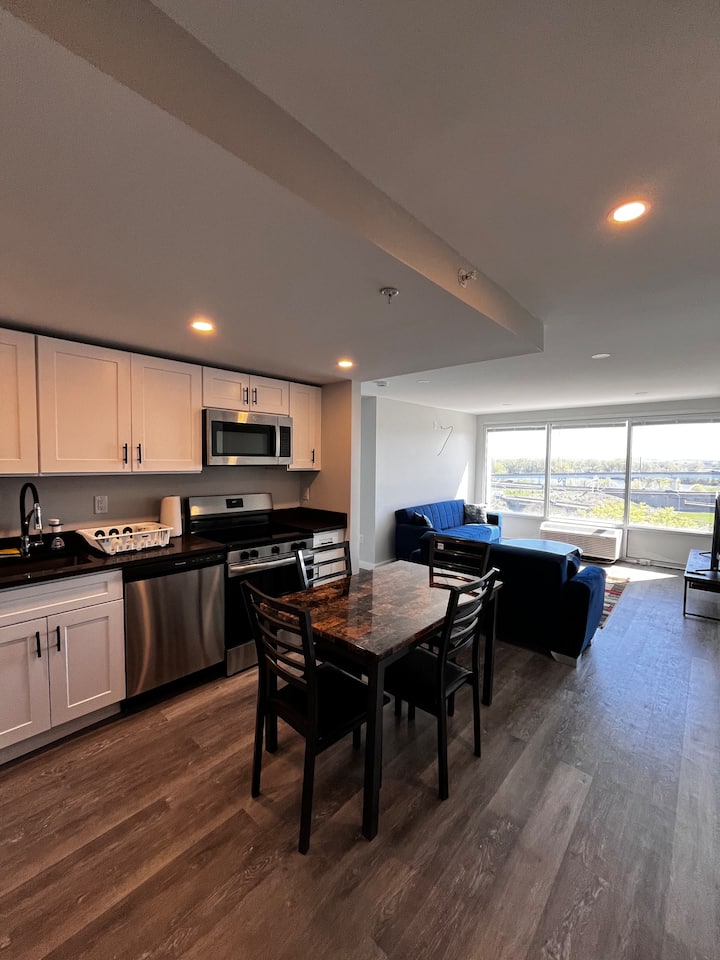 Furnished 2 Bed Great Amenities Free Parking & Gym - Hartford, CT