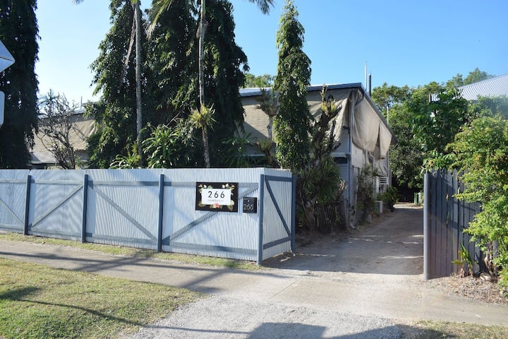(S3) Quaint Three-bedroom Unit - Close To Cbd - Cairns
