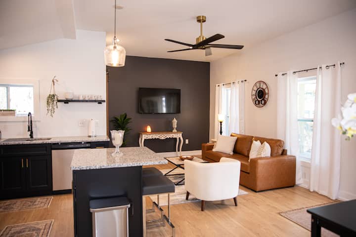 Charming Home Downtown Concord Harrisburg - Concord, NC