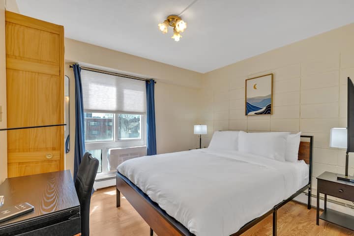 Room In Heart Of Harvard Square - Cambridge, MA