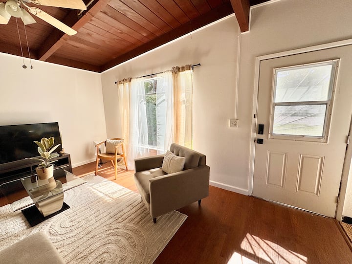 The Perfect Mountain View Location W/huge Yard! - Sunnyvale, CA