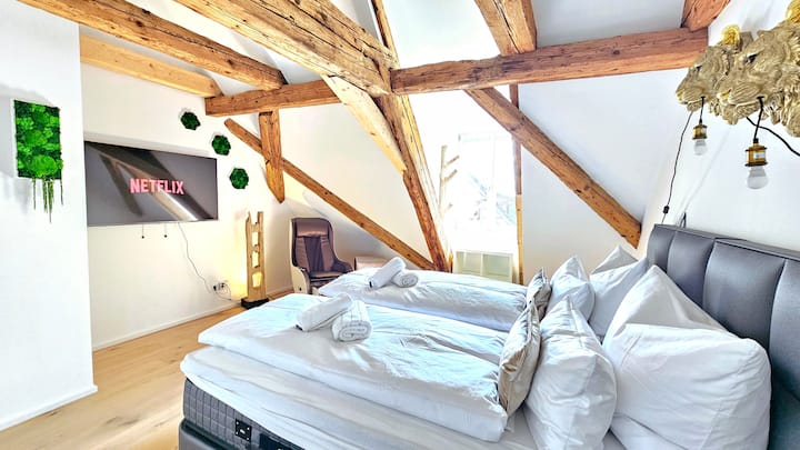 Wood World Luxury – Massage & Cinema Vibes - Meersburg