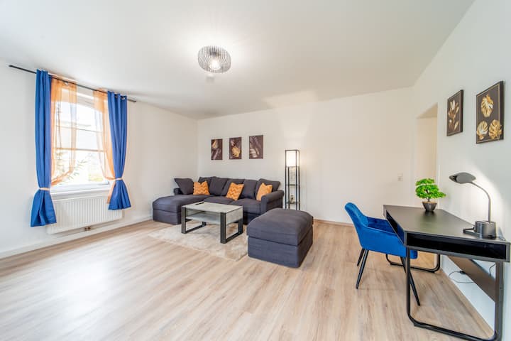 Spacious 2br | Central Coburg | Free Parking - Coburg