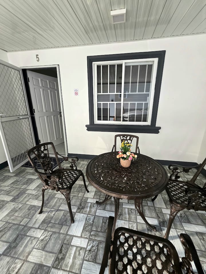 3 Bedrooms+wi-fi+parking+bfast+no Brownout - Tarlac