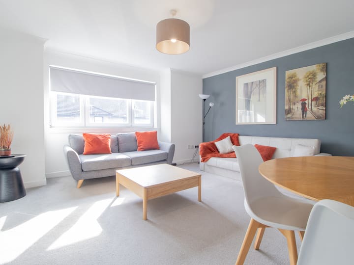 Renfrew Flat With Parking - Paisley