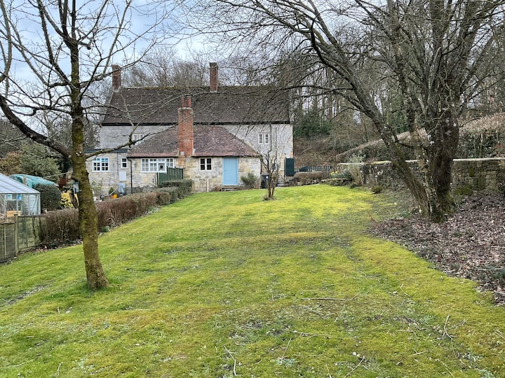 Fonthill Gifford
Idyllic Cottage - Weekend Retreat - Shaftesbury