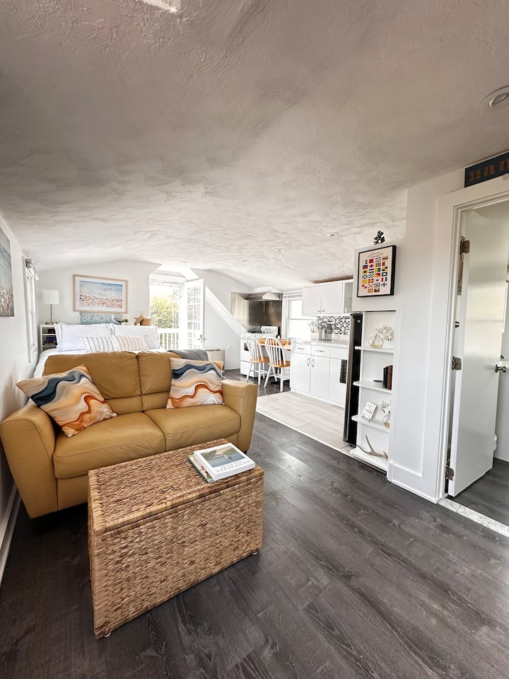 Nantucket "Bird Nest” Private Deck & Restaurants - Nantucket, MA