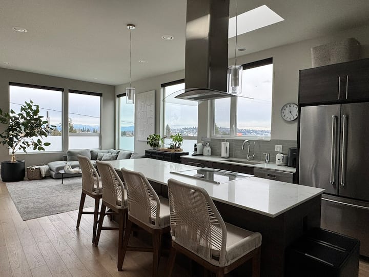 Fremont’s Finest | 10 Min To Stadium - Seattle, WA