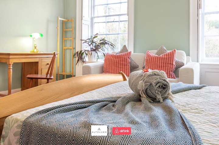 Classic|luxury|central|group|contractor|families - Bristol