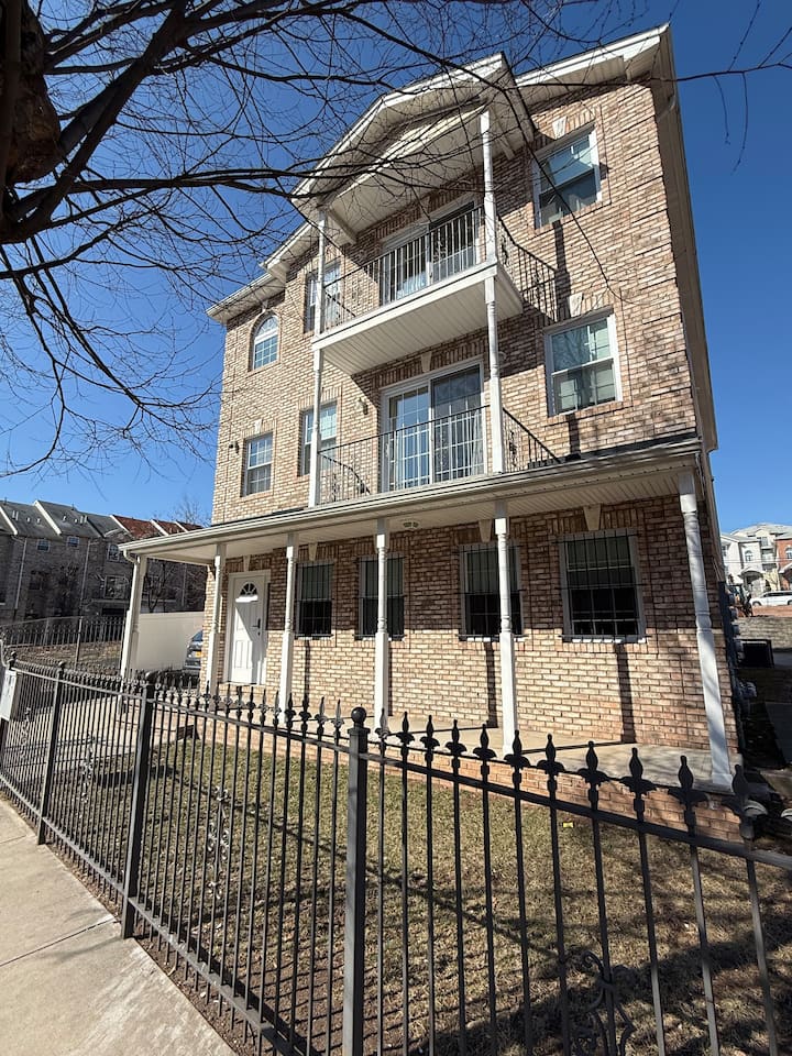 Spacious Duplex Urban Retreat - New York City