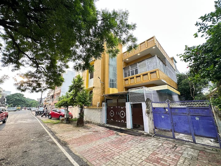 Radhe Krishna Homestay Entire Place 3.5 Bedroom - Varanasi