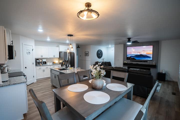Luxury Modern Farmhouse - Springfield, MO