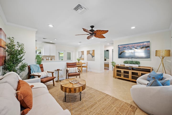 Summer Breeze Poolside Retreat - Jupiter, FL
