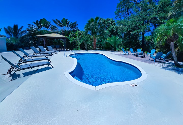Walk To The Beach - Siesta Key, FL