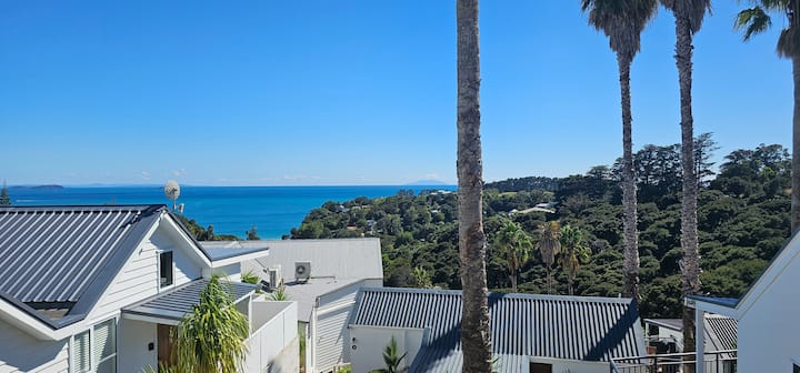 Serene Seaview Chalet - Waiheke Island