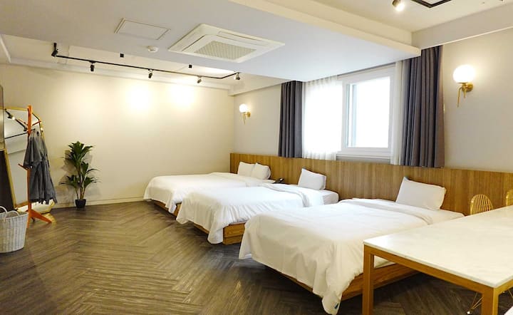 [호텔 크라페 경산점] 경산핫플 위치! 패밀리 트리플 #경산역숙소#비즈니스#싱글베드3ea - 경산시