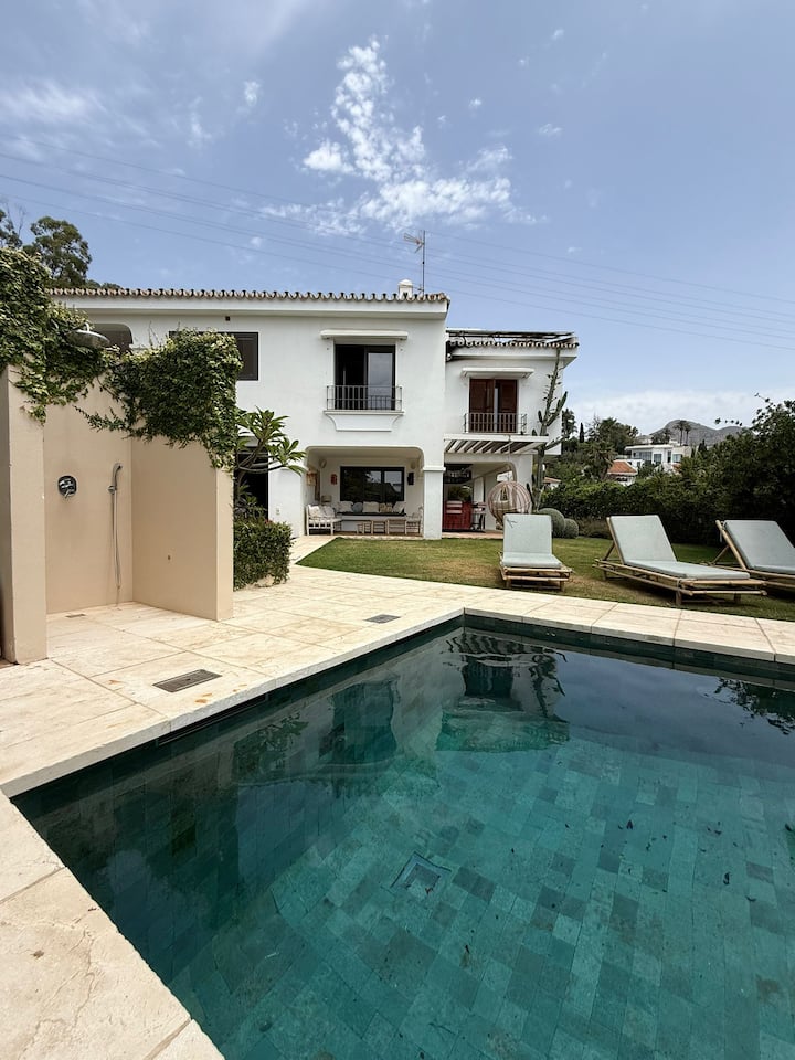 Piscina, Jardín Y Barra Exterior - Málaga