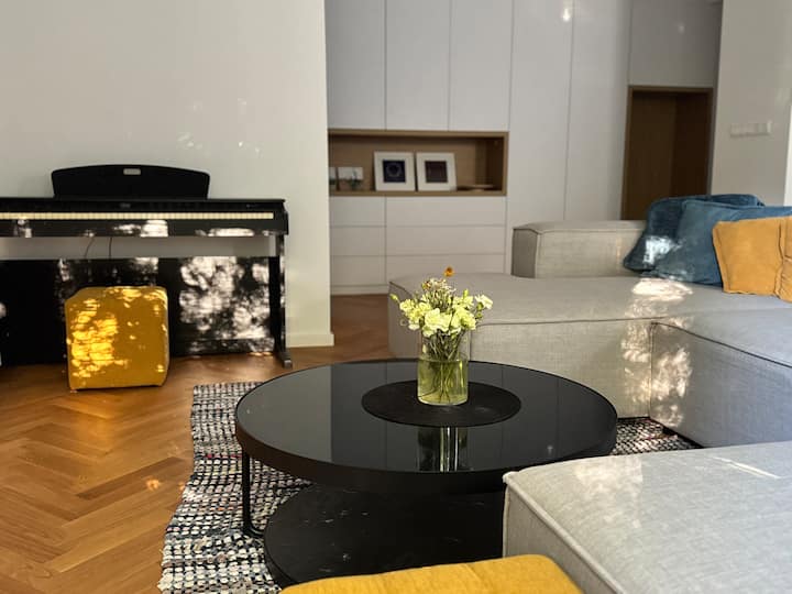 Modern Old Town Escape | Newly Renovated Gem - Bratislava