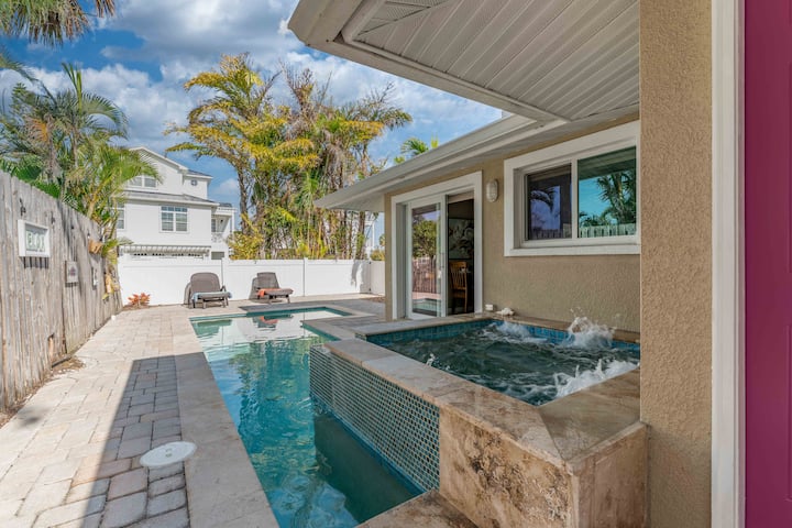 Ocean72, 2bed 2bath With Pool - Holmes Beach, FL