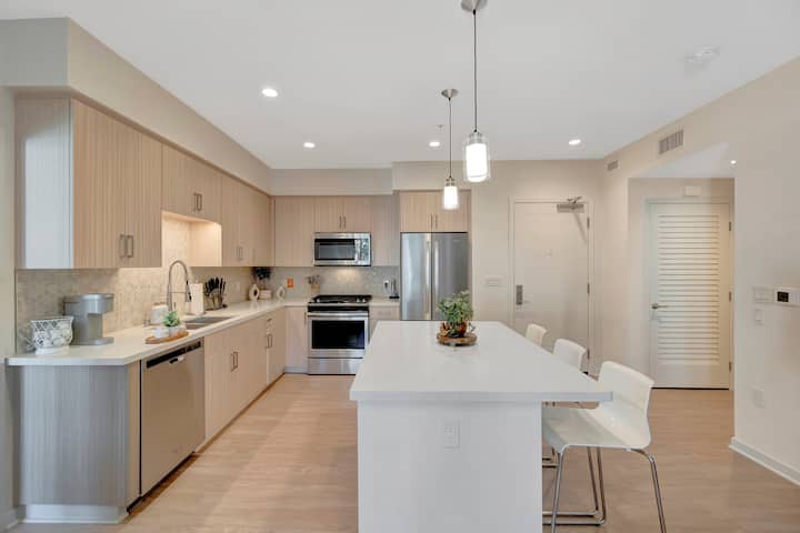 Brand New! Lovely & Clean 2br Apt! W/ Pool & Gym - Irvine, CA