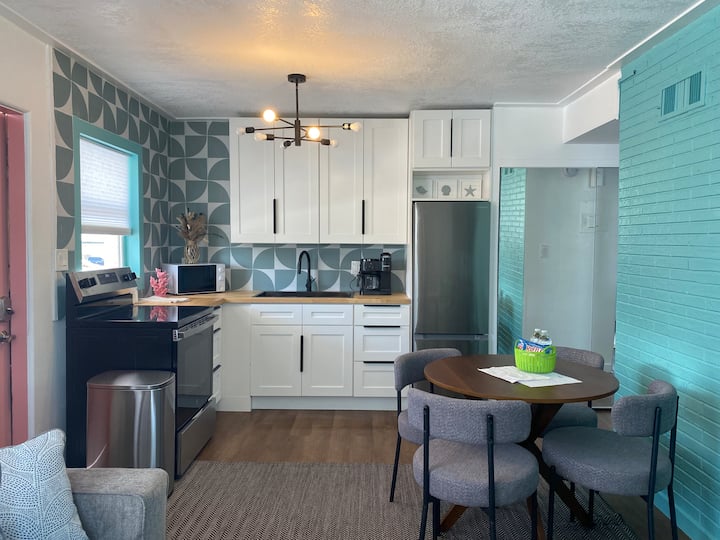 Oasis Palms - Premier 1 Bedroom Deluxe Queen - Treasure Island, FL
