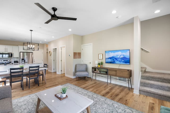 New Arrival Peaceful Comfort Calm & Private - West Des Moines, IA