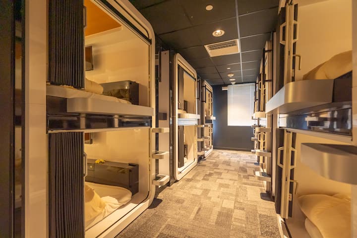 Premium Economy + (Women Only) - 호놀룰루