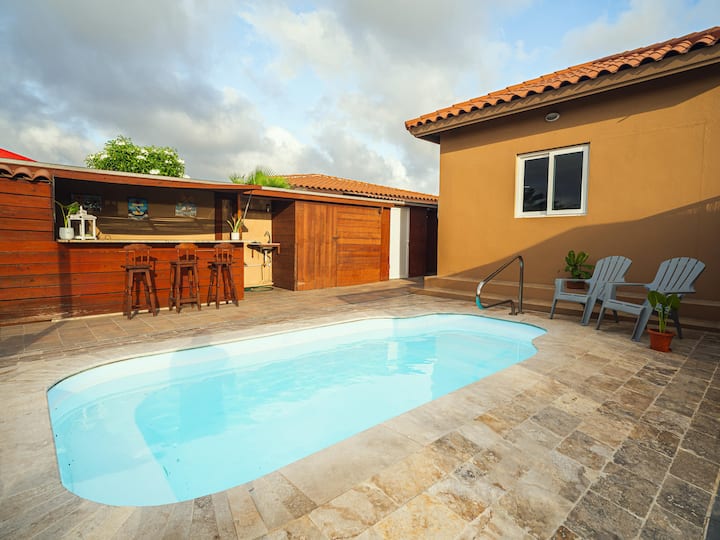 Cozy Poolside Studio Escape - Aruba