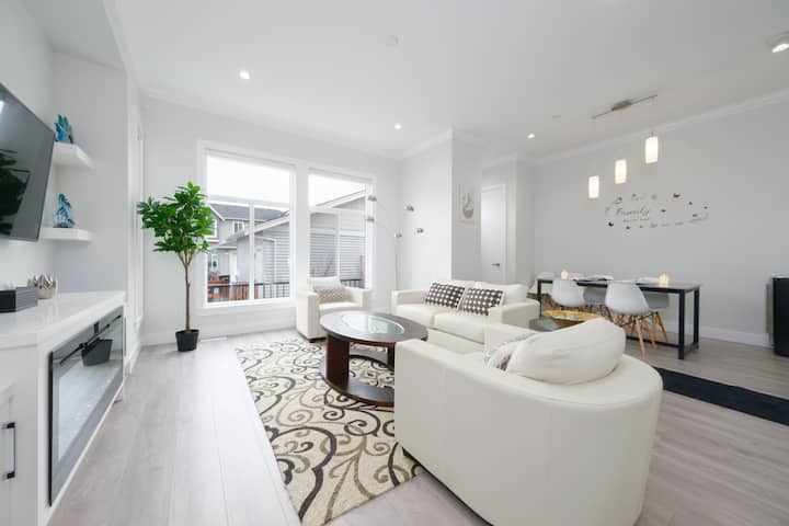 Modern 3br Near Langley Events Centre & Ev Charger - Langley