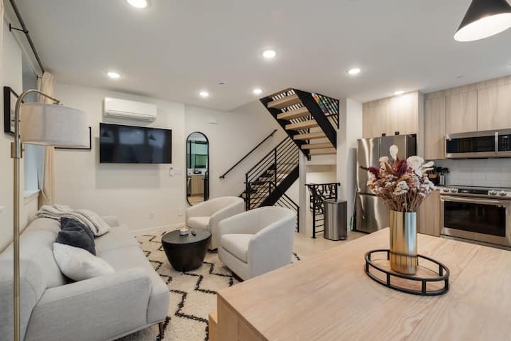 Eastlake Townhome | Views + Covered Parking - Capitol Hill - Seattle