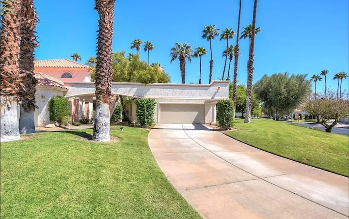 Poolside Lower Level Palm Desert Condo - Palm Desert, CA