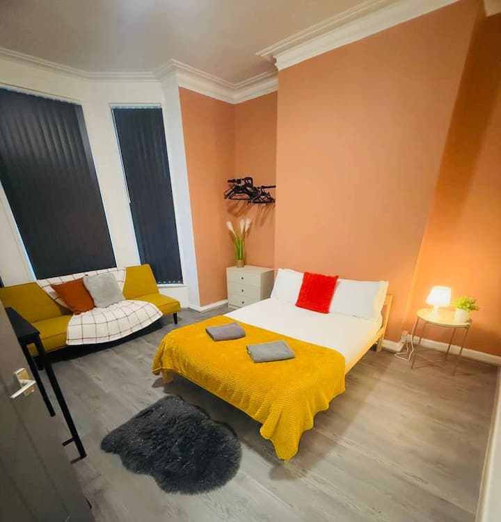 Shared Home: Private Room For 2 Guests - Birkenhead