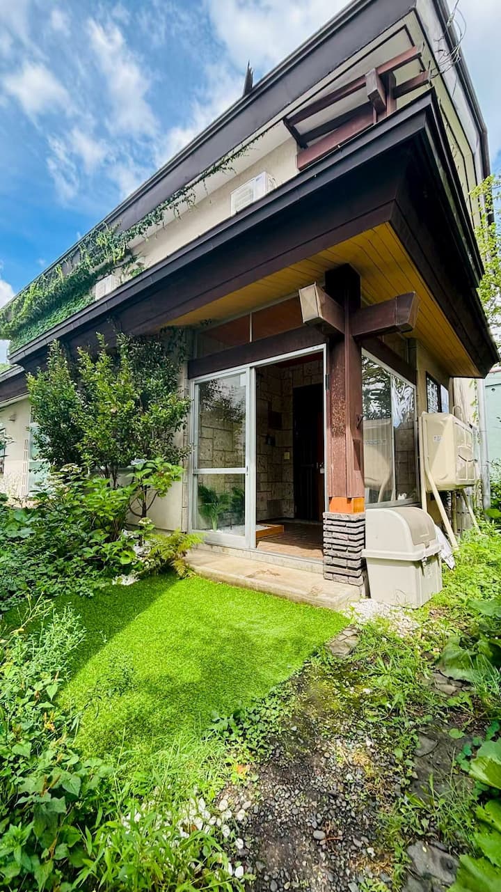 昭和の雰囲気が漂う広々とした2階建ての宿（２階貸切トイレ、シャワー室、キッチン付き）。 - Otaru