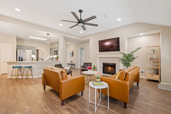 For Traveling Families, Professionals, And Groups - Pearland, TX