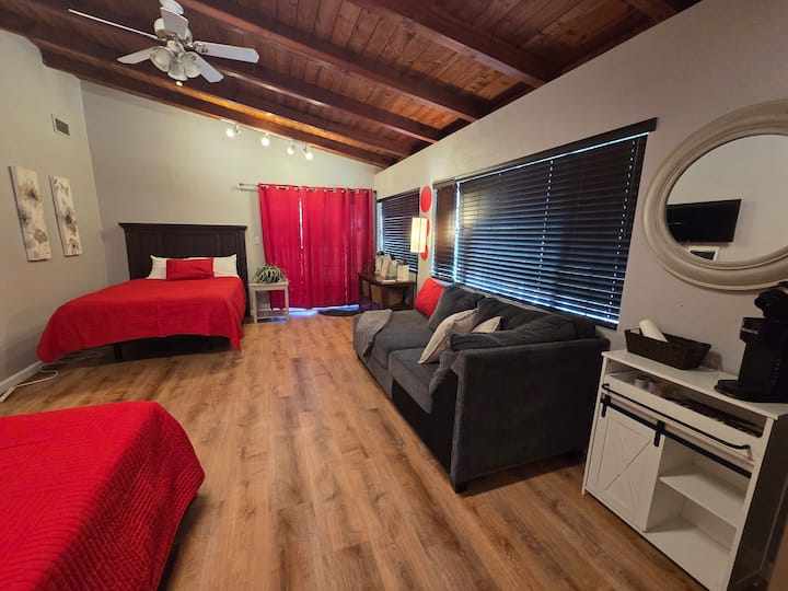 Rose Guest Private Suite. Central Location! - San Diego, CA