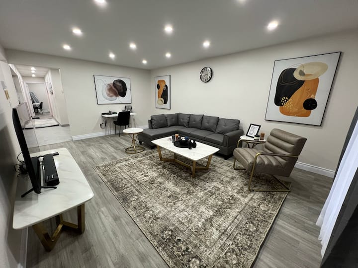 2 Bedroom Spacious Apartment - Fully Furnished - Windsor
