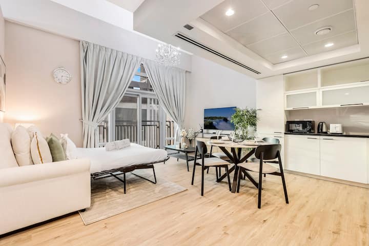 First Class | 2br | Luxe & Lively Living - United Arab Emirates