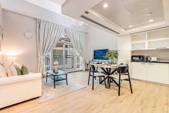 First Class | 2br | Luxe & Lively Living -