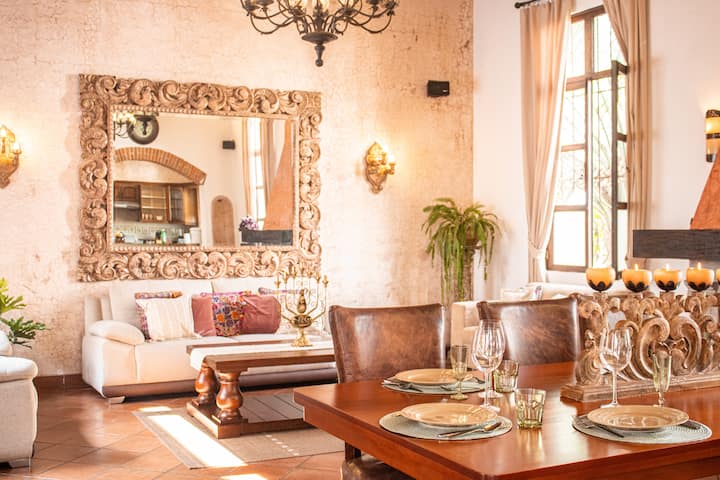 ¡Casa Victoria De Lujo Con Detalles Coloniales! - 