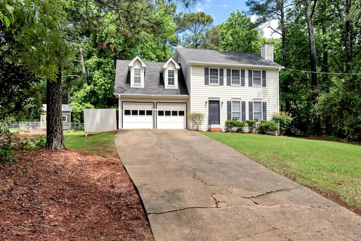 4br W/ Nature Views + Firepit & Close To Trails! - Suwanee, GA