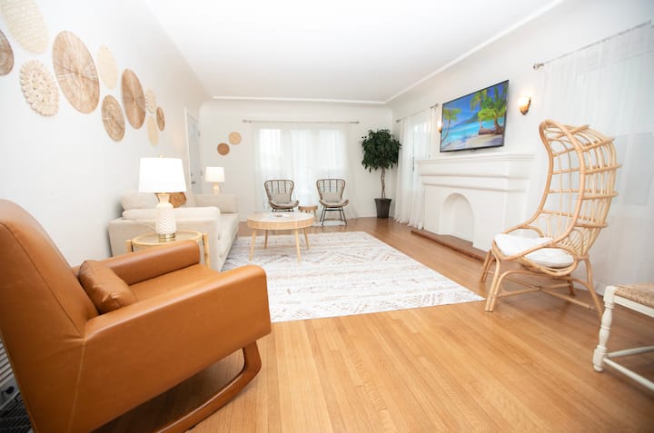 Luxury Beach House W/ Parking | Walk To Beach - Long Beach, CA