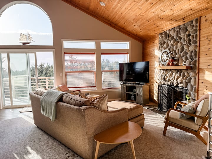 Treetop Rock In Pc- 3b/2ba+ 2 Living Rooms - Bob Straub State Park, Cloverdale