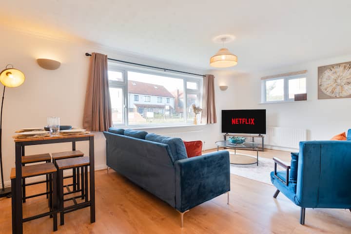Spacious 4-bed Home W/ Private Parking | Sleeps 10 - Canterbury