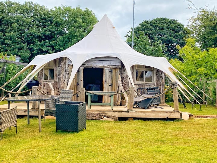 Woody's Luxury Glamping 'Bella' / Private Hot Tub - North Wales